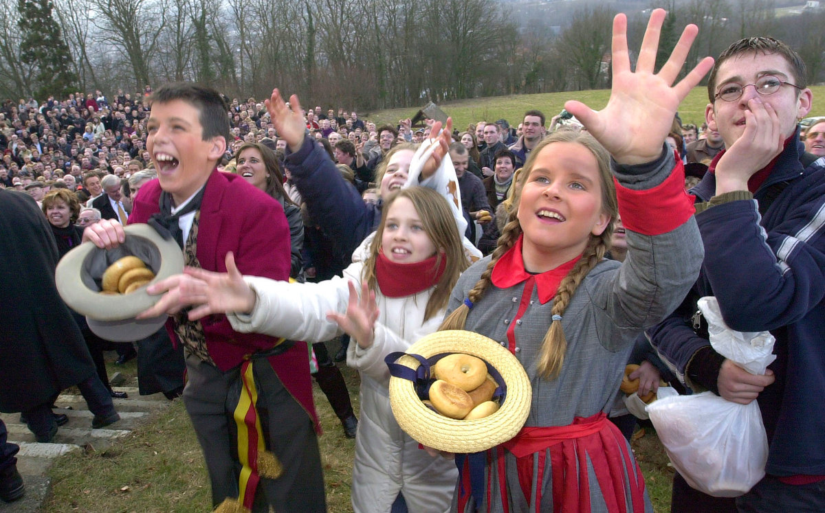 Krakelingen en Tonnekensbrand Geraardsbergen | Tradities, gebruiken ...