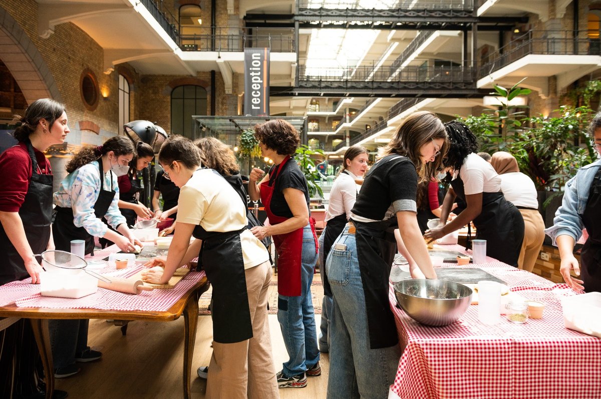 Platbroden bakken bij STEM-educatie: leren met MASTICH | Tradities ...