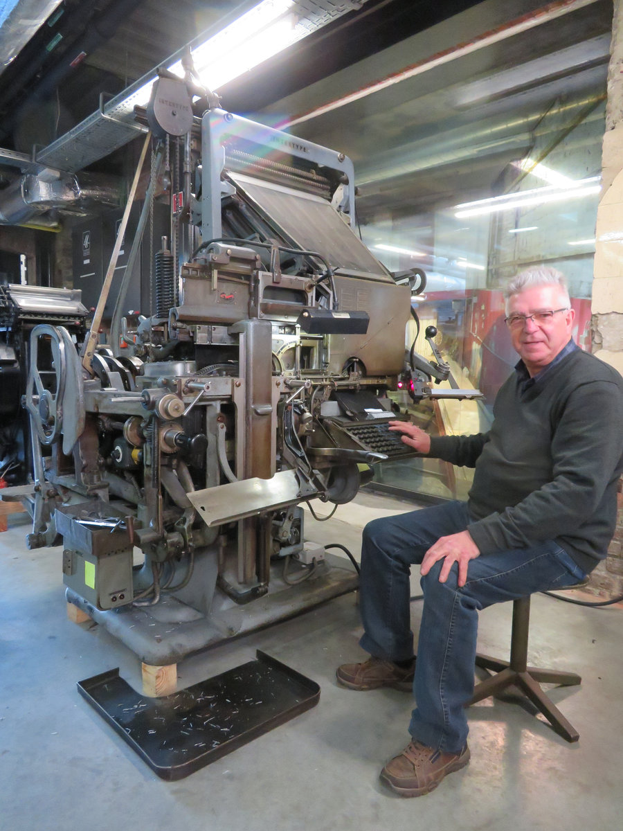 Het precisiewerk van de Linotype-technieker | Tradities, gebruiken ...