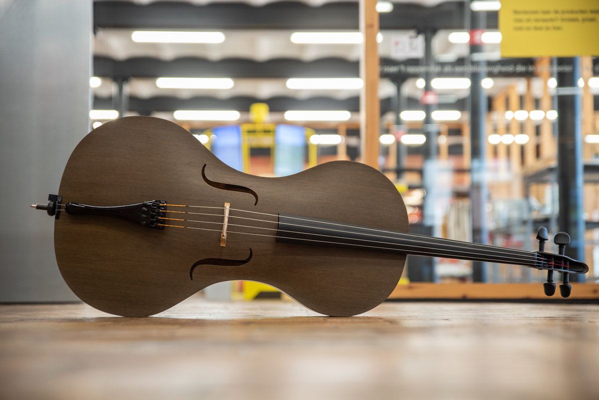 Cello’s bouwen uit composietmaterialen | Tradities, gebruiken ...
