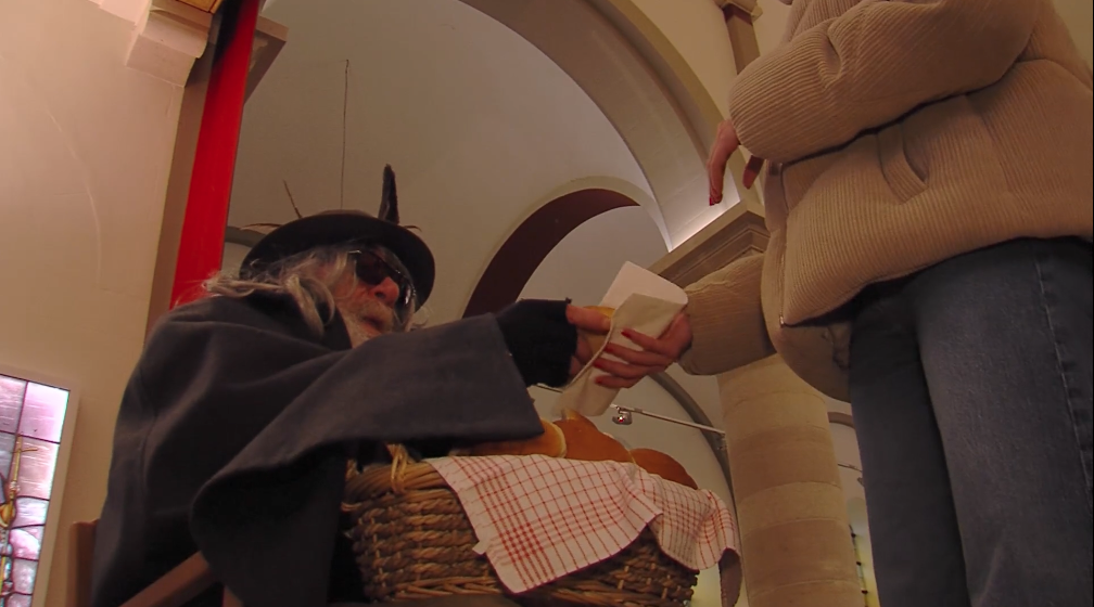 Het verdelen en eten van Pèèrdskeutele in Eisden-Dorp | Tradities ...